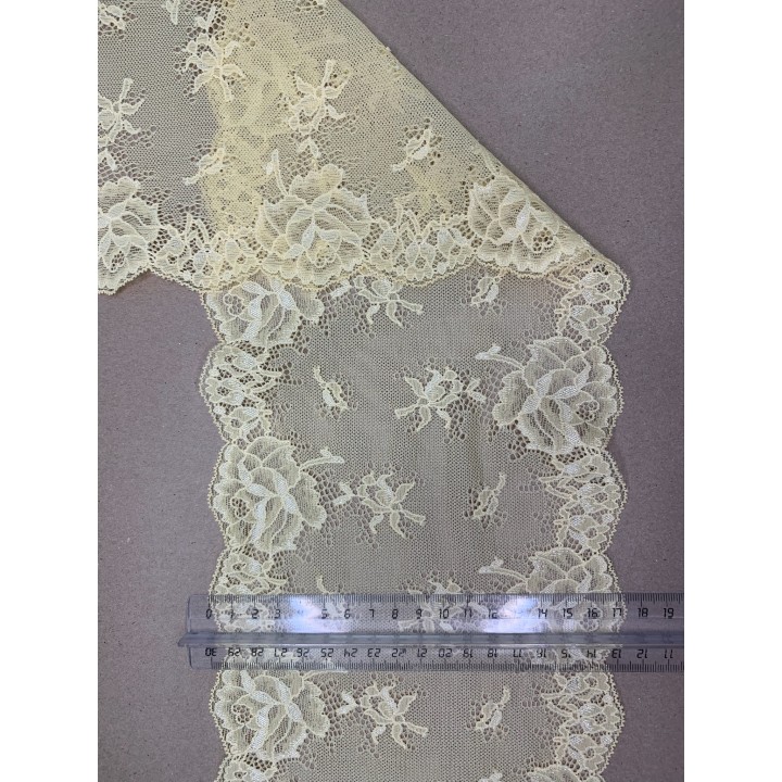 Тонкое эластичное кружево красивого сливочного цвета купить по ...